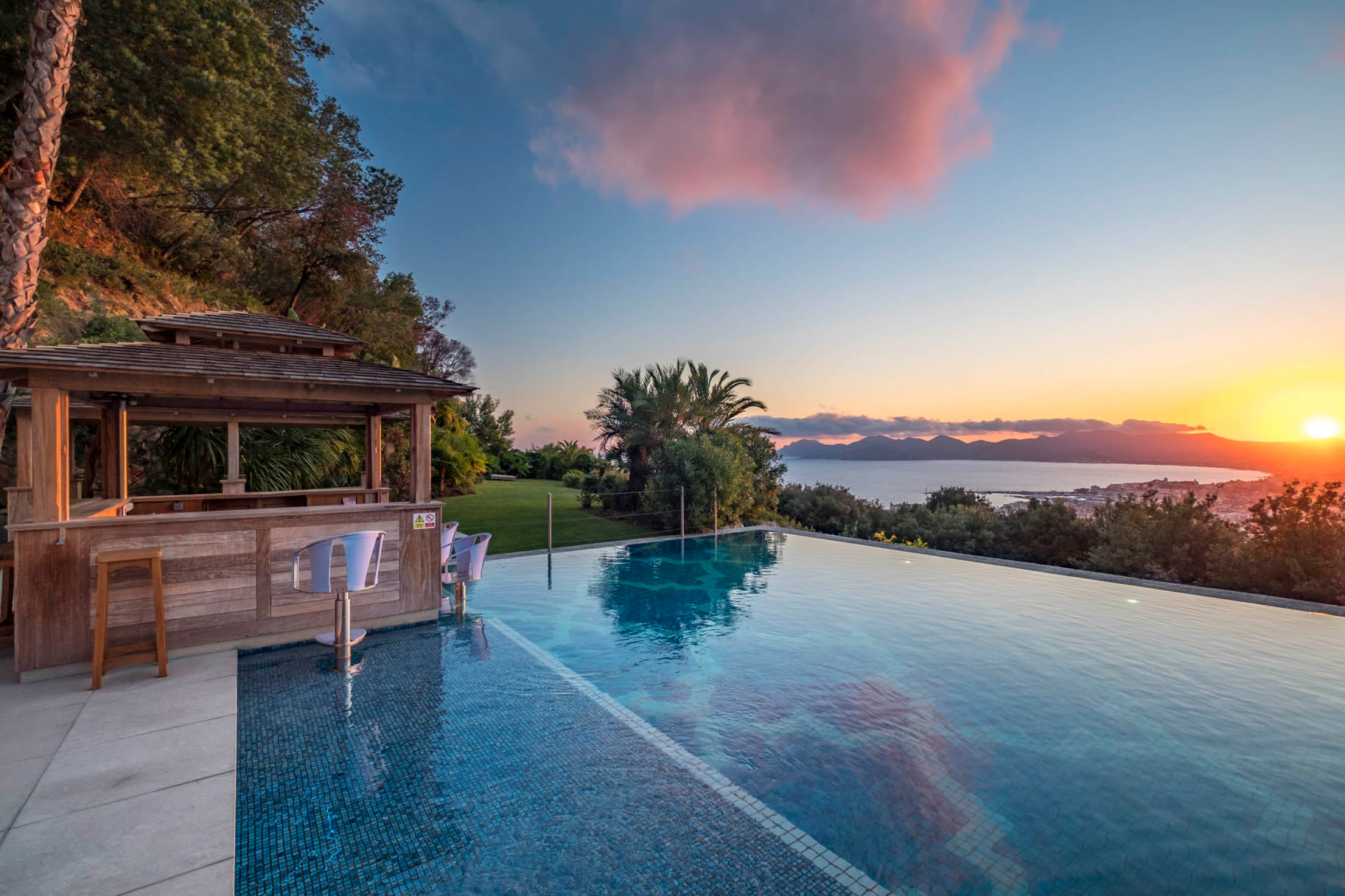 Location villa avec piscine sur la Côte d'Azur